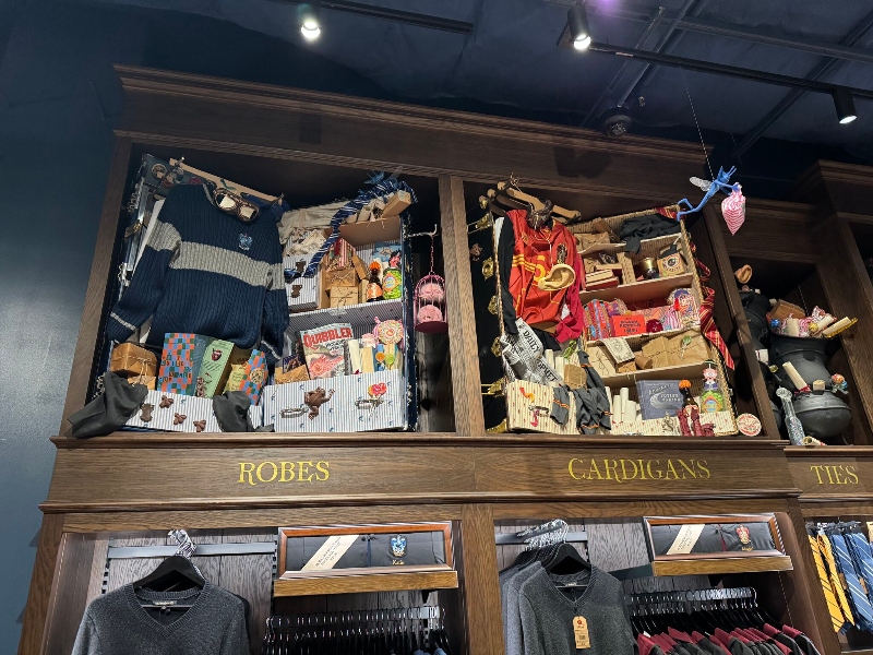 FIRST LOOK: Harry Potter Shop Opens in Chicago - McMillanDoolittle ...